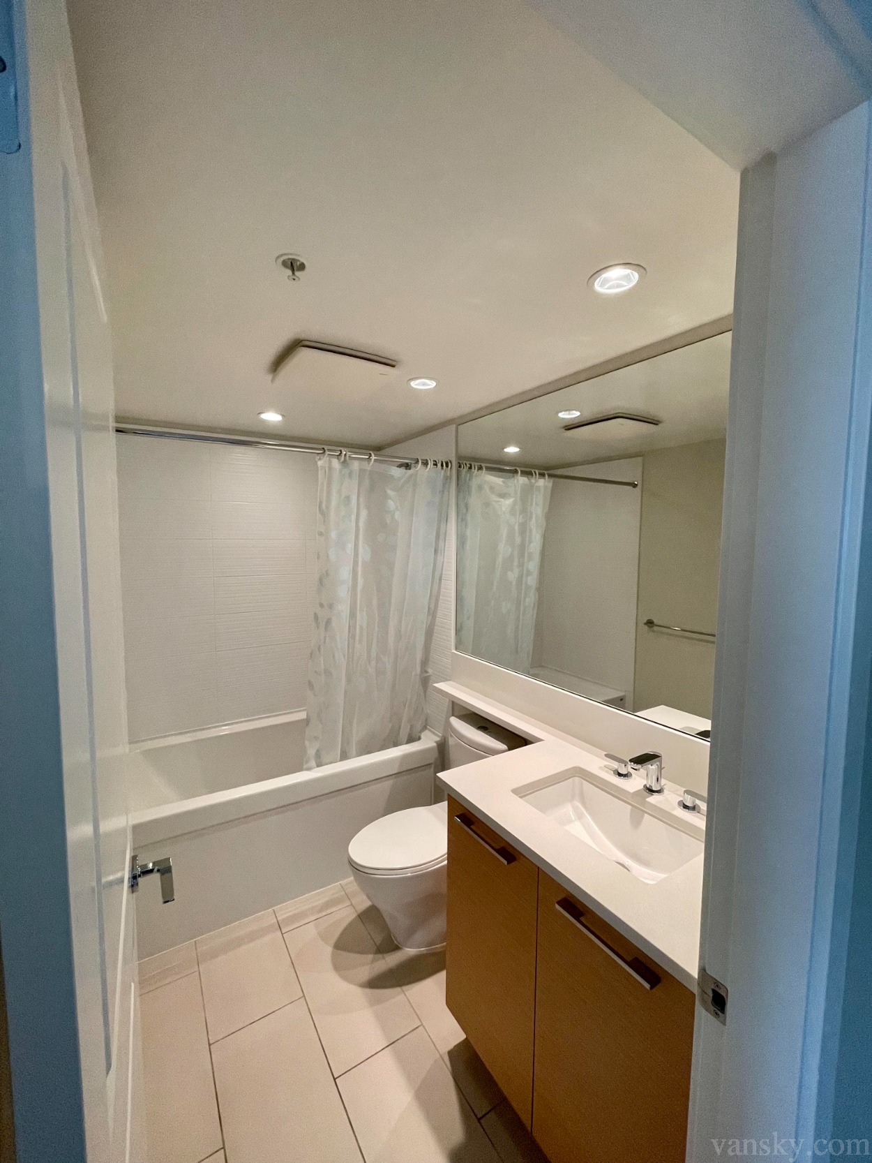 温哥华出租 2 Bed 2 Bath Condo in Metrotown, Burnaby - 温哥华天空 - Vansky.com